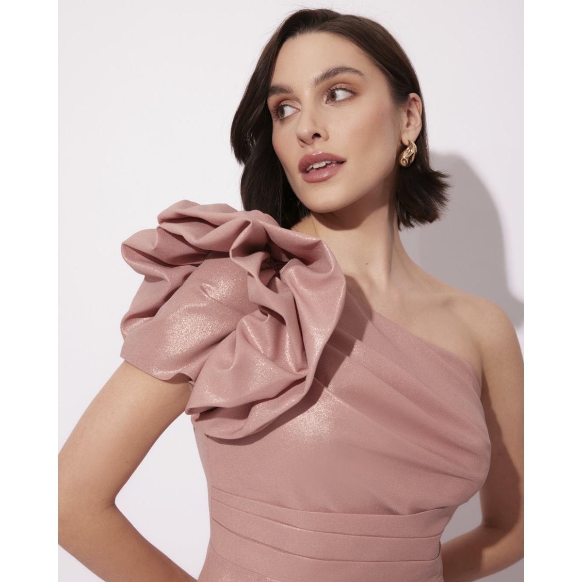 Rozkloszowana sukienka wieczorowa z połyskiem Carmen